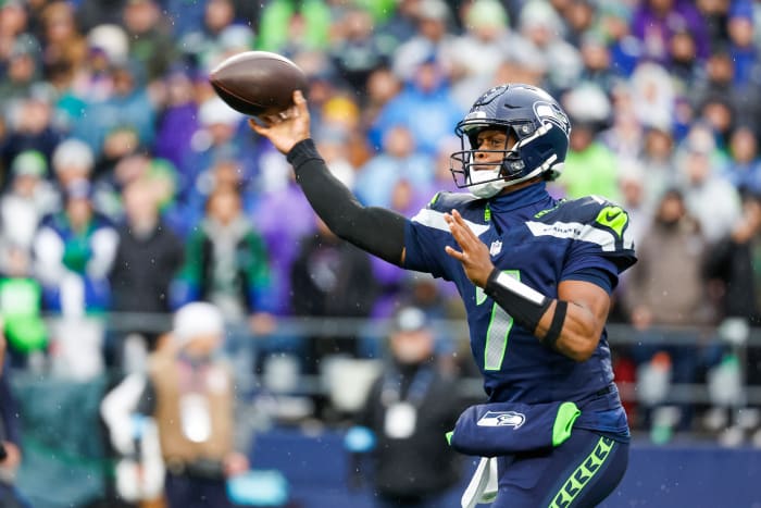 Geno Smith Delivers Clear Maxx Crosby Statement at Raiders OTAs - Athlon Sports