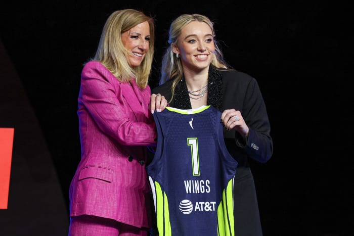 Paige Bueckers Beats Caitlin Clark for Huge Milestone Even Before WNBA ...