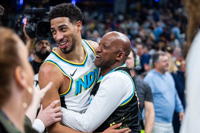 Charles Barkley Sends Strong Message to Tyrese Haliburton’s Dad After Giannis Incident - Athlon ...