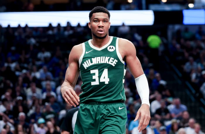 Kevin Durant Trade Report Emerges After Giannis Antetokounmpo News - Athlon Sports