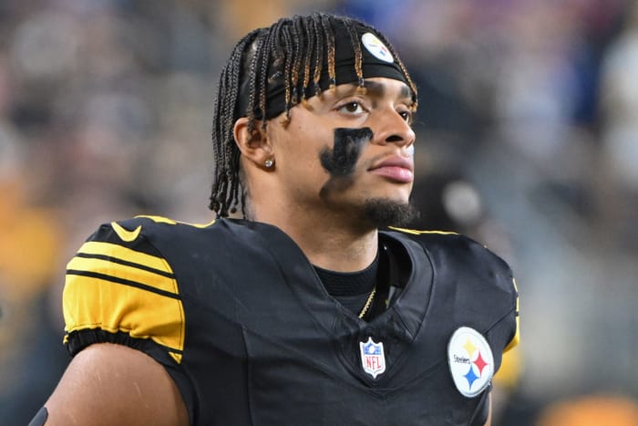 Drone Costs Justin Fields Chance To Play in Steelers' Loss To Ravens ...