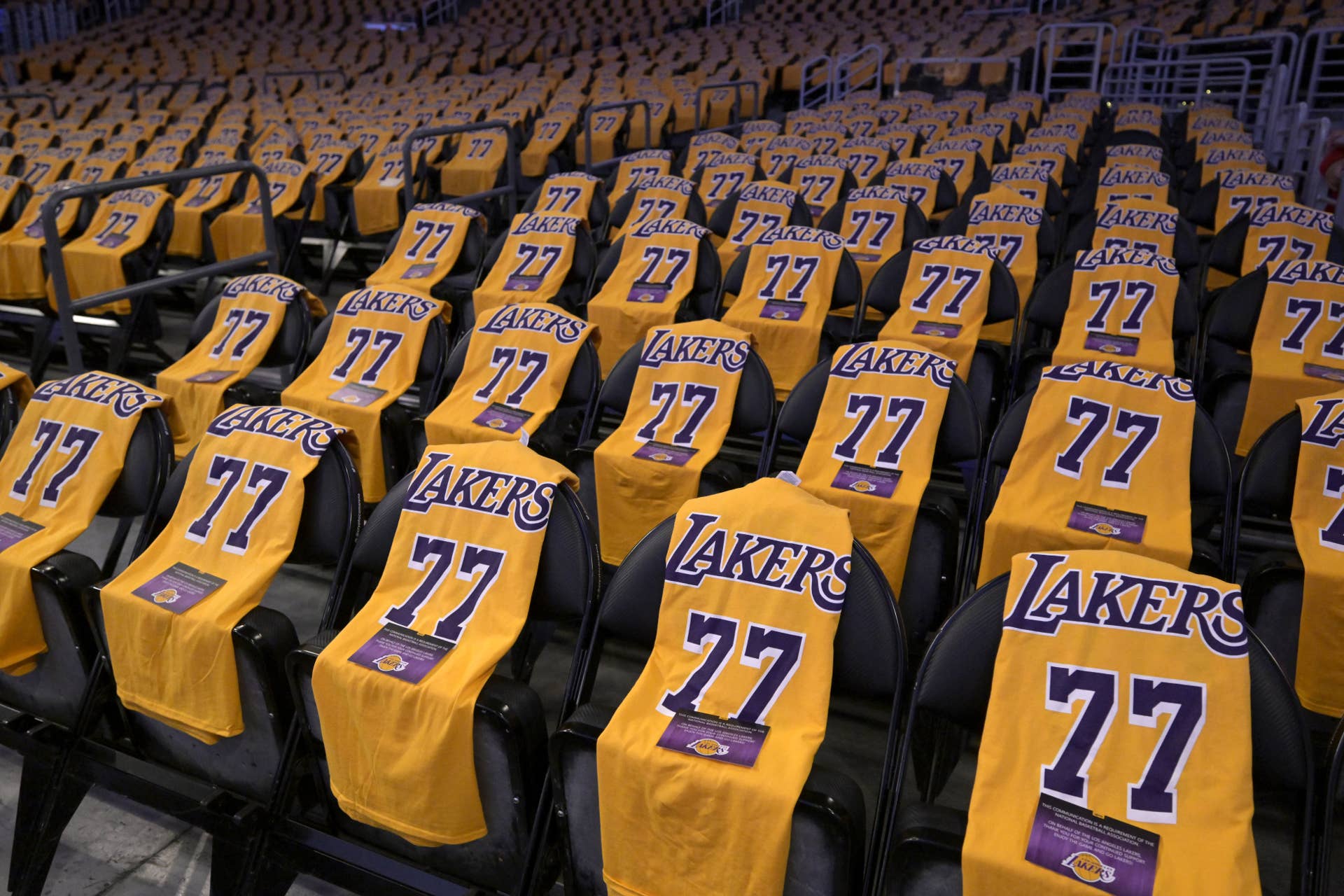 Luka Dončić: Los Angeles Fetes New Superstar in Debut With Team ...