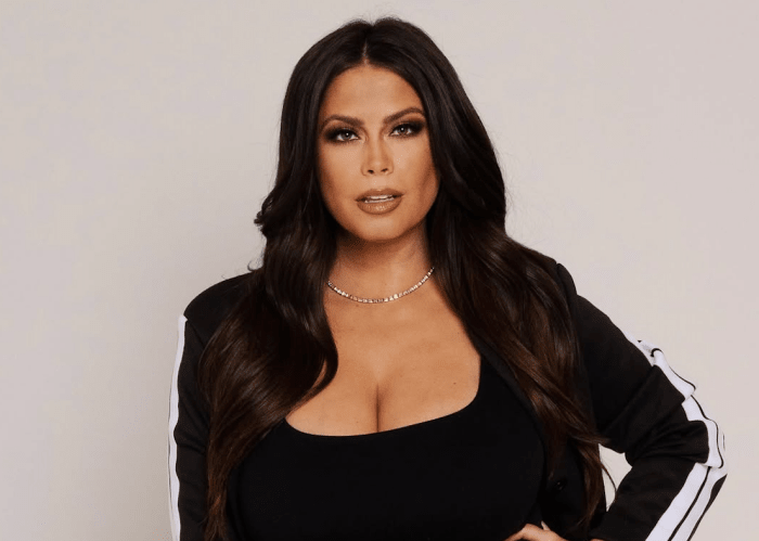 NHL Reporter Alex Curry Turns Heads With Outfit for Stanley Cup ...