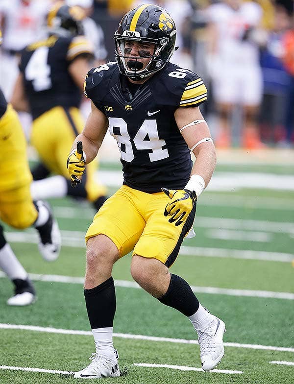 Ranking the Big Ten's 2018 Football Uniforms - Athlon Sports