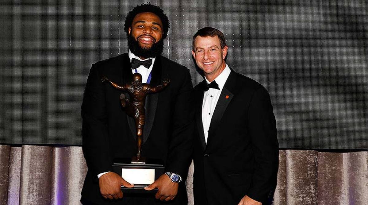 A Breakdown Of College Football s Awards AthlonSports Expert a-breakdown-of-college-football-s-awards-athlonsports-expert
