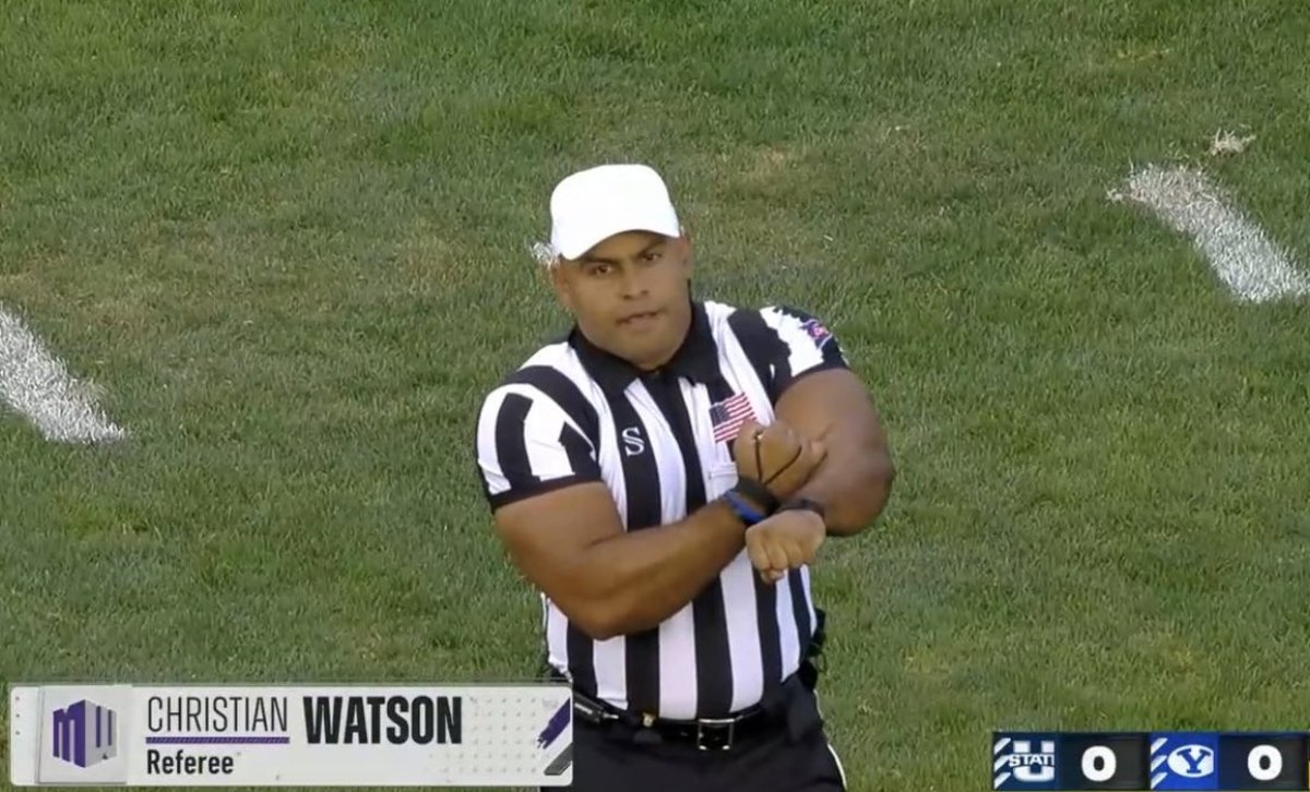 Look: Photos Of This College Football Ref Are Going Viral Tonight ...