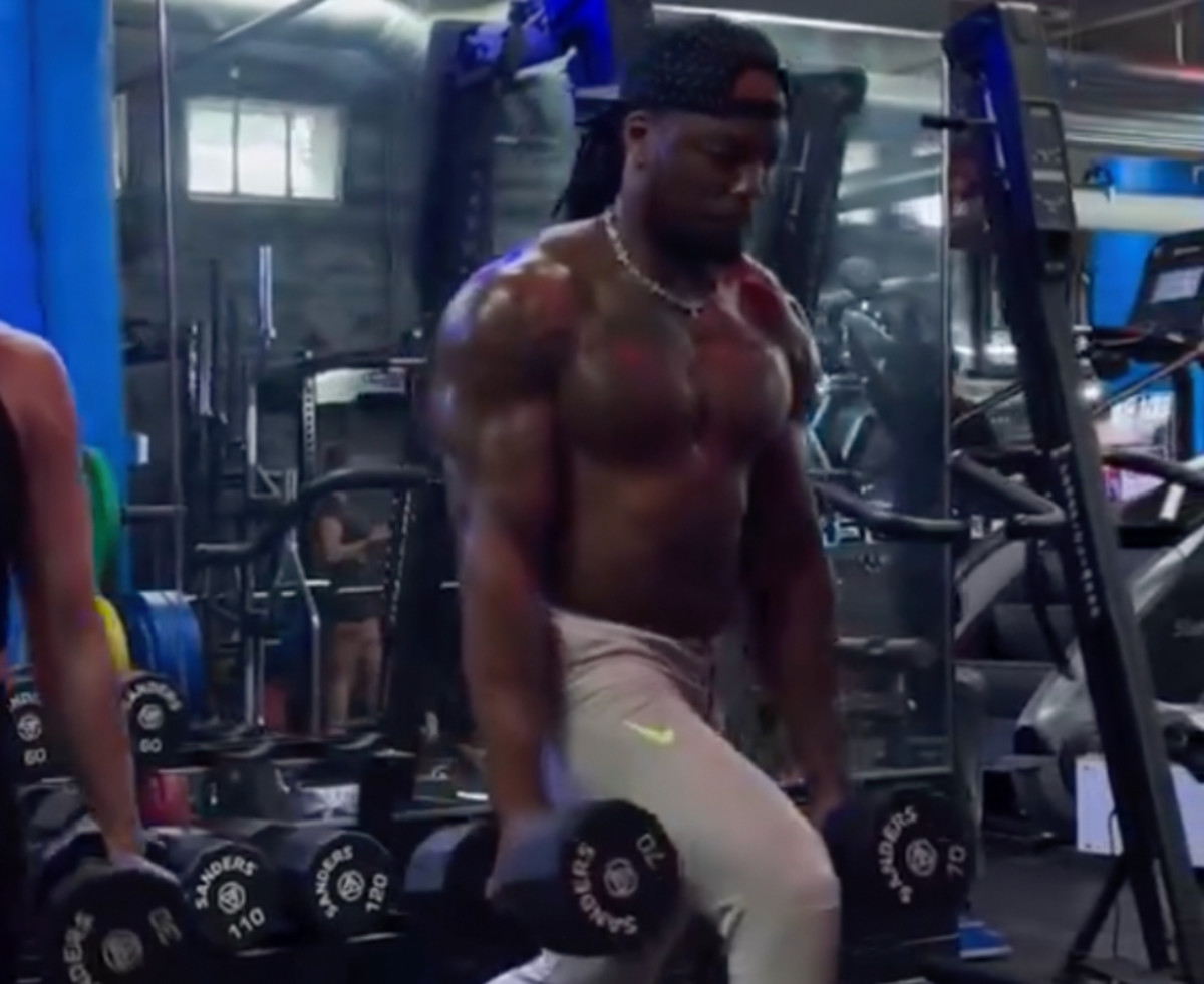 Derrick Henry's Jaw-Dropping Offseason Workout Has NFL Fans Thinking ...