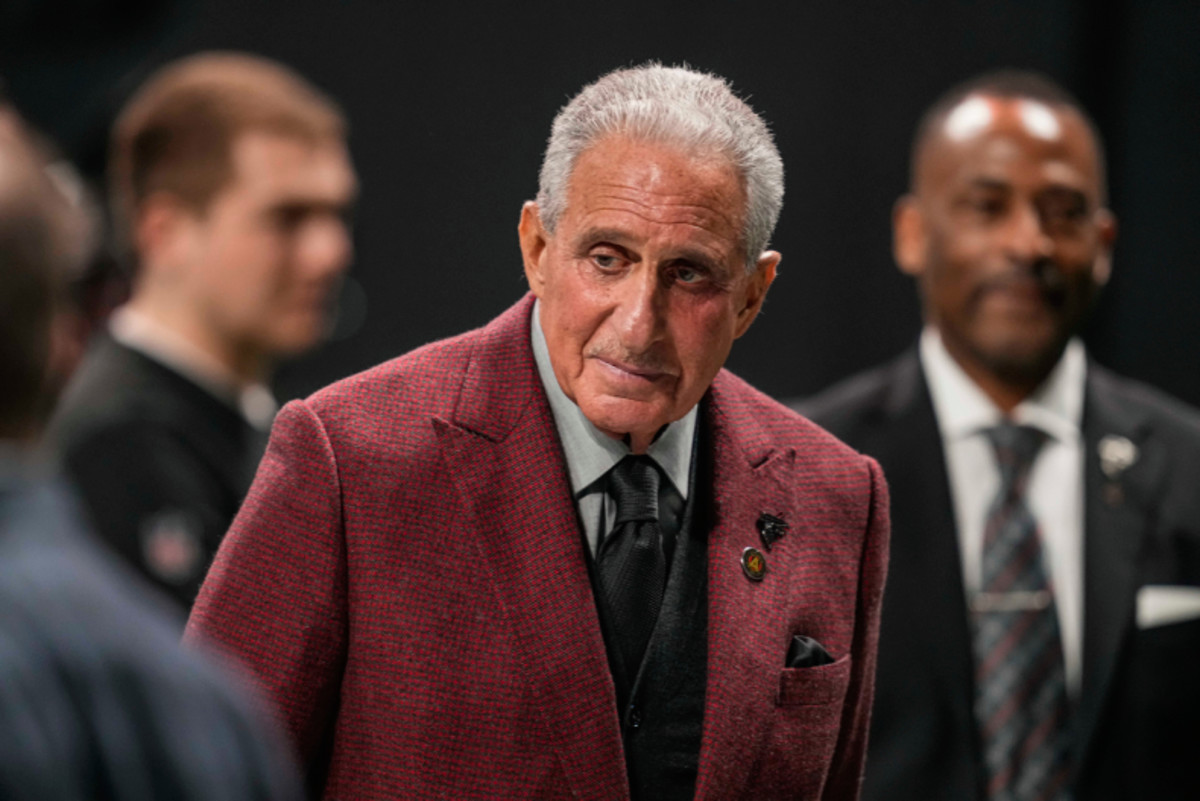 Falcons Owner Arthur Blank Inducts Himself into Team's 'Ring of Honor ...
