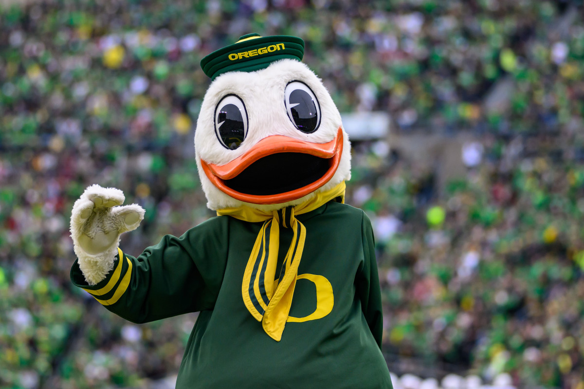 You Gotta Love The Duck: Oregon Mascot Crashes Nebraska Media Days ...