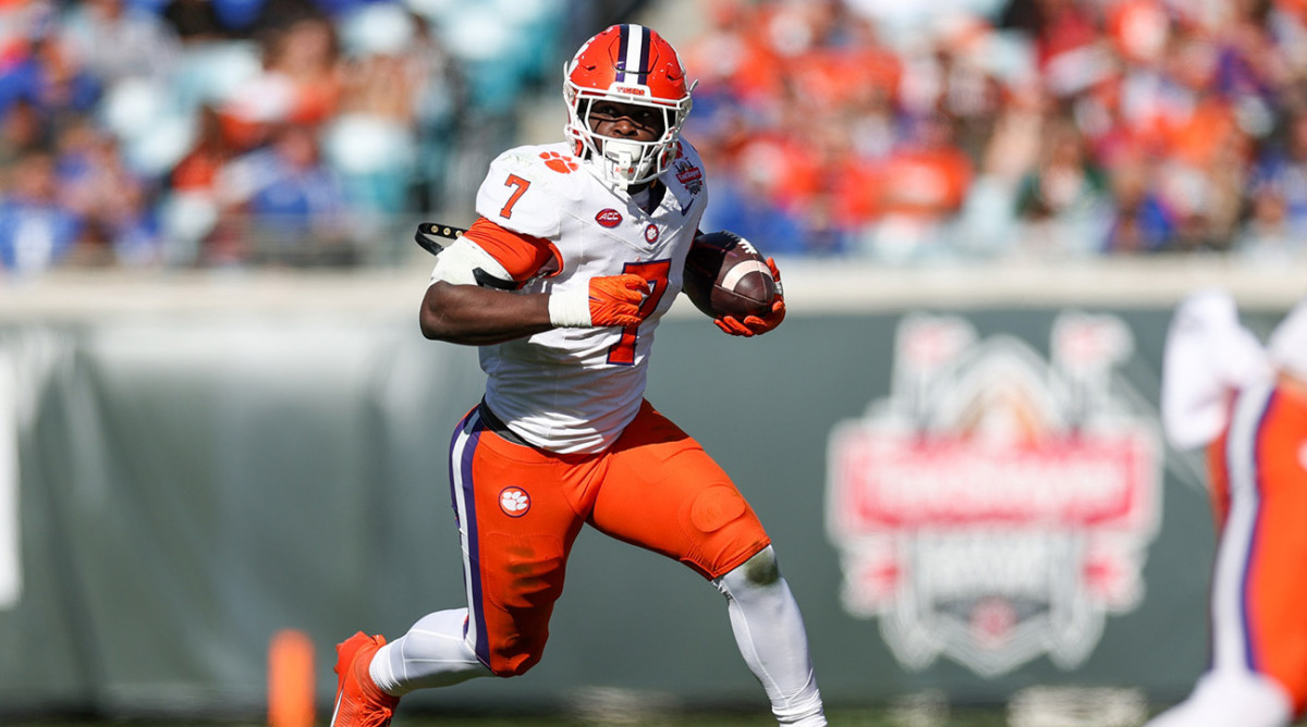 Dallas Cowboys Coach Reveals Head-Turning Prediction On 2-Running Back ...