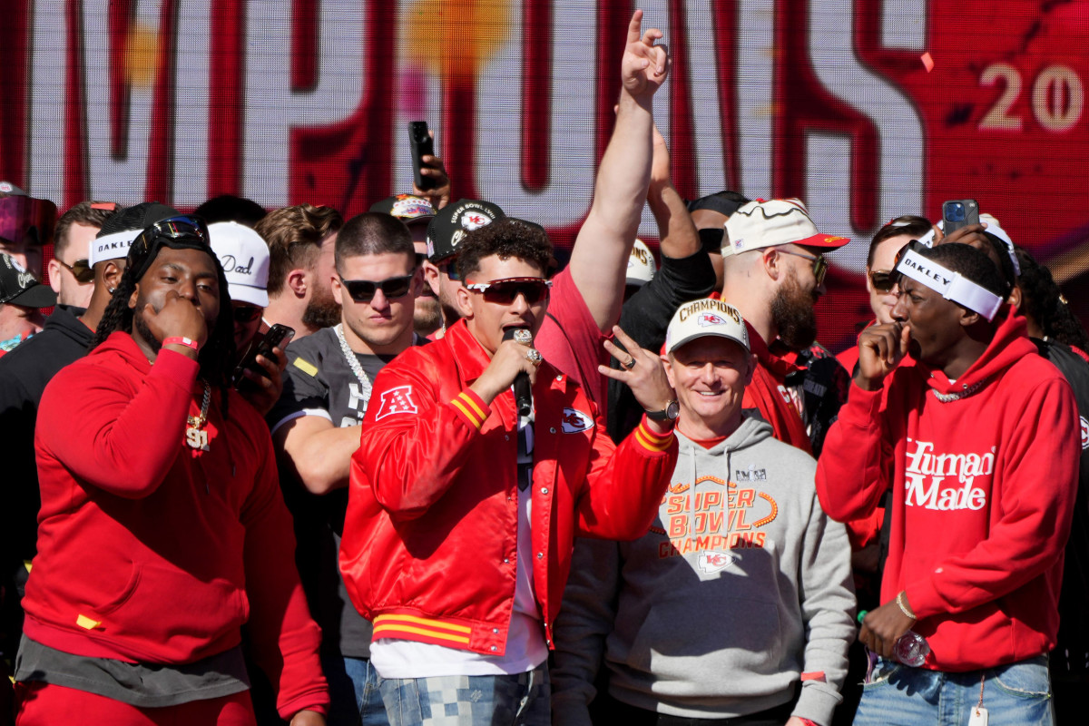 Patrick Mahomes’ Two-Word Flex After Chiefs’ Super Bowl Ring Ceremony ...