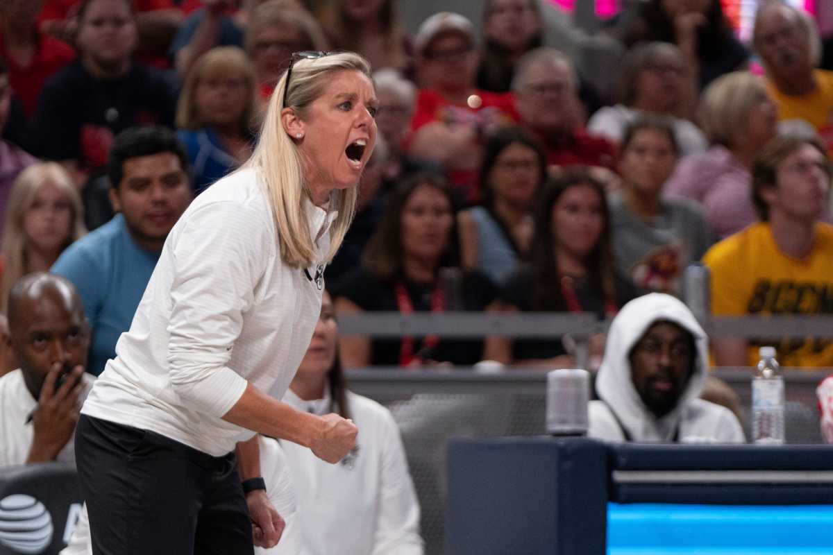 Fever Coach Christie Sides' Scream-Centric Locker Room Message After ...