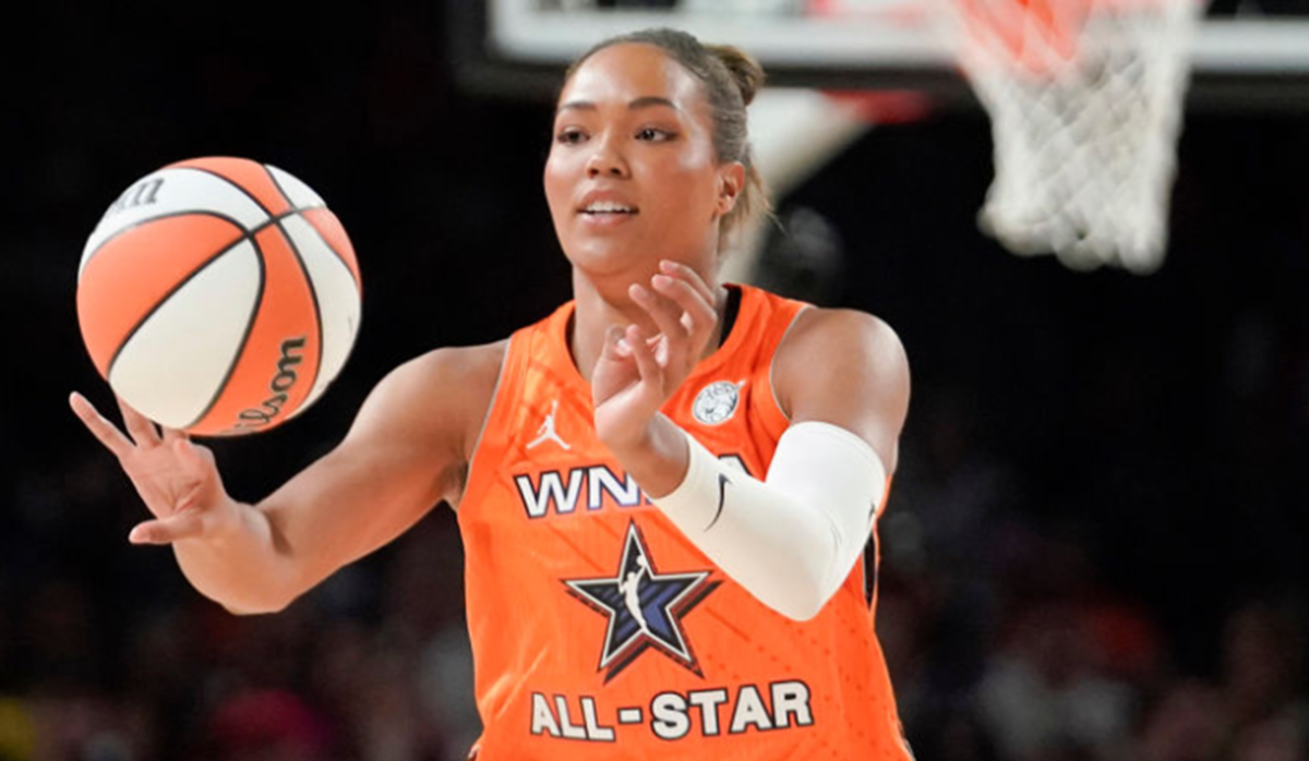 WNBA Star Could Miss Marquee Matchup Vs. Caitlin Clark's Indiana Fever After Limping Off Court ...