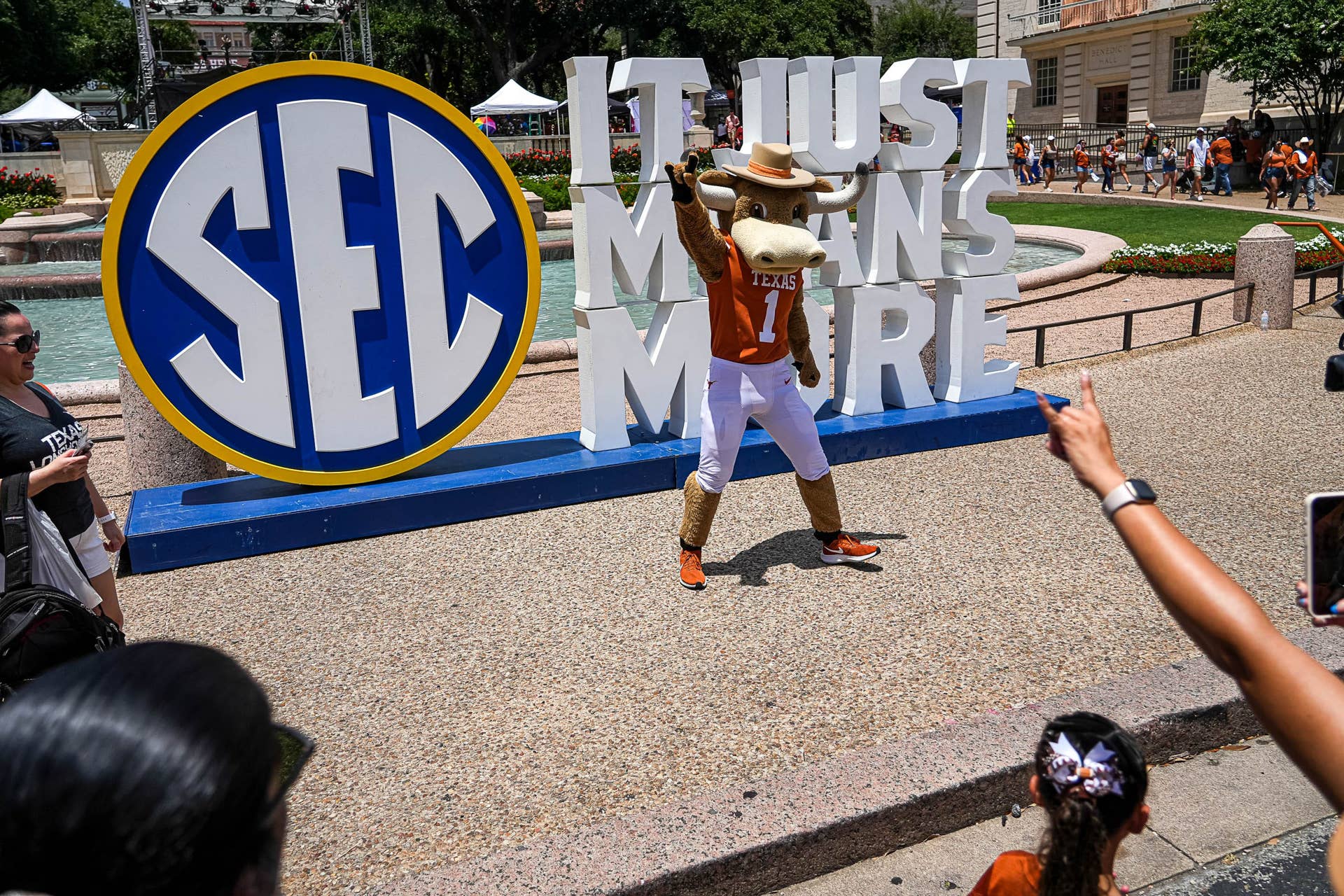 Texas to Host Elite 2026 Linebacker in June - Athlon Sports