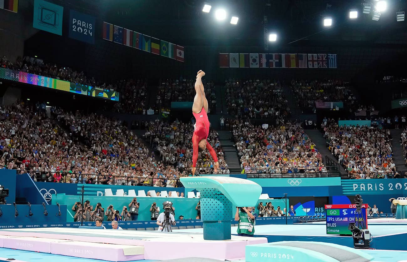 NBC Sports Uses Hilarious Graphic To Illustrate Height Of Simone Biles ...