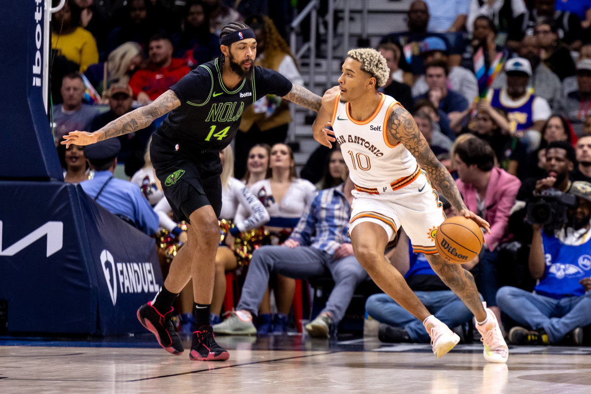 San Antonio Spurs Jeremy Sochan Channeling Inner Dennis Rodman ...