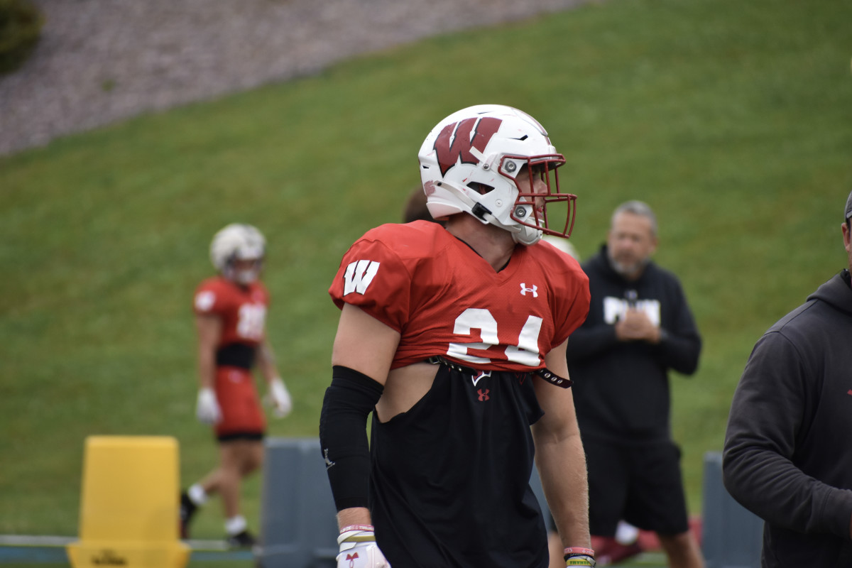 Wisconsin Football Captain Hunter Wohler Bids Farewell to Badgers Fans ...