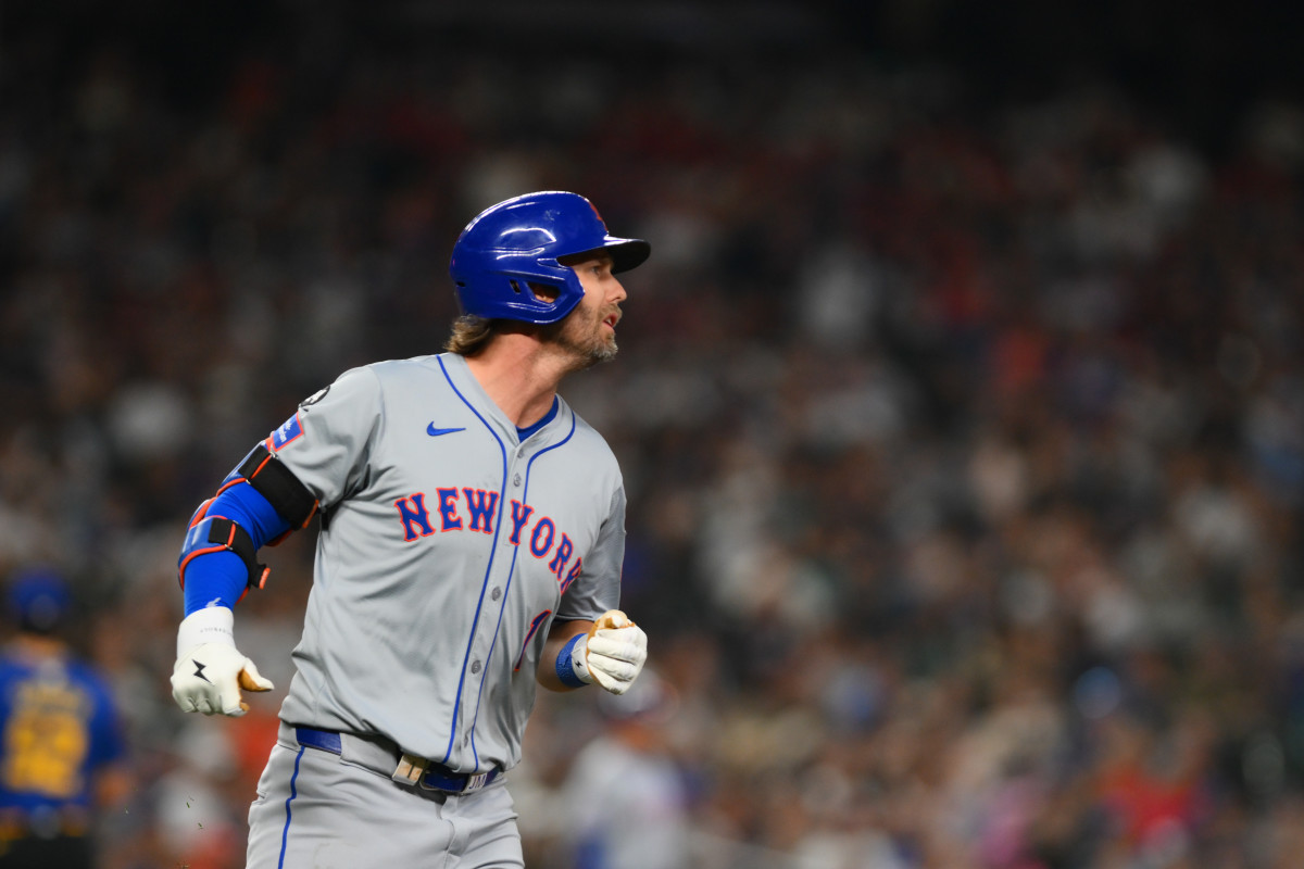 Mets’ Carlos Mendoza Makes Controversial Jeff McNeil Move Before Cubs Game - Athlon Sports