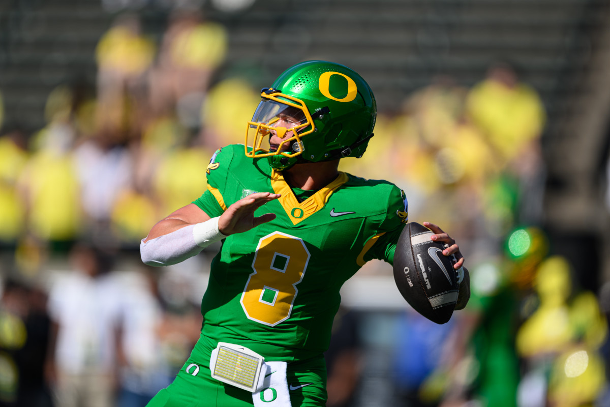 How Will the Oregon Offense Fare Against UCLA? - Athlon Sports