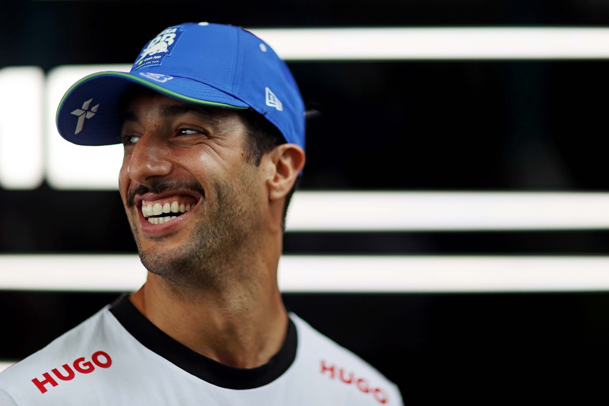 Daniel Ricciardo Learns to Fly on a Dirt Bike Thanks to Axell Hodges ...