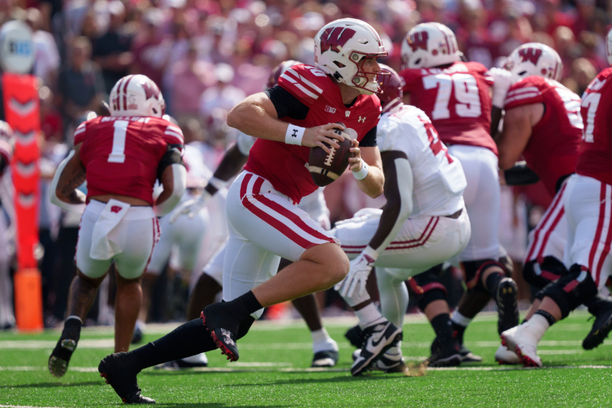 Wisconsin Fans Saddened by Sideline Video of Tyler Van Dyke - Athlon Sports