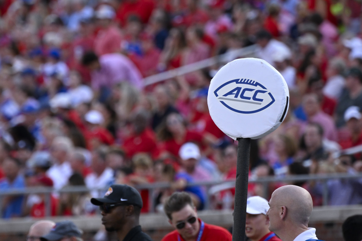 Fans Roast Major College Football Conference on Saturday - Athlon Sports