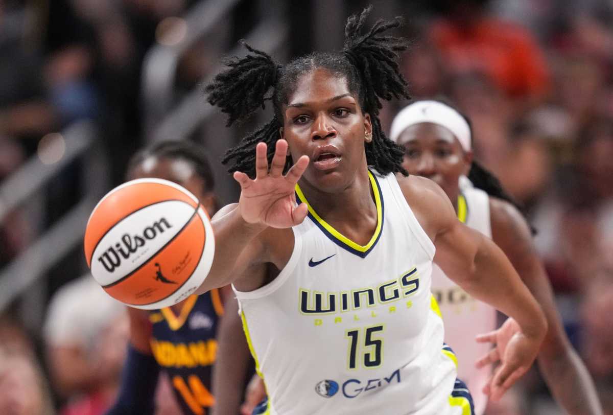 WNBA Player Abruptly Leaves During Opening Night Game - Athlon Sports