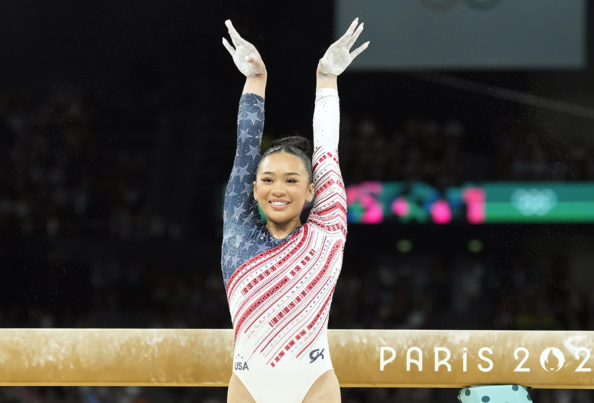 Suni Lee Stuns at Victoria's Secret Fashion Show With Elegant Outfit ...