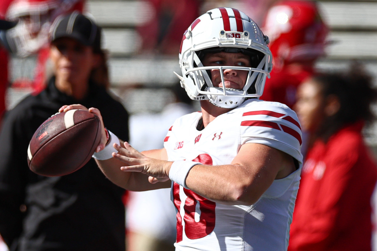Wisconsin Football 'Not at a Point' to Make Change at Quarterback ...