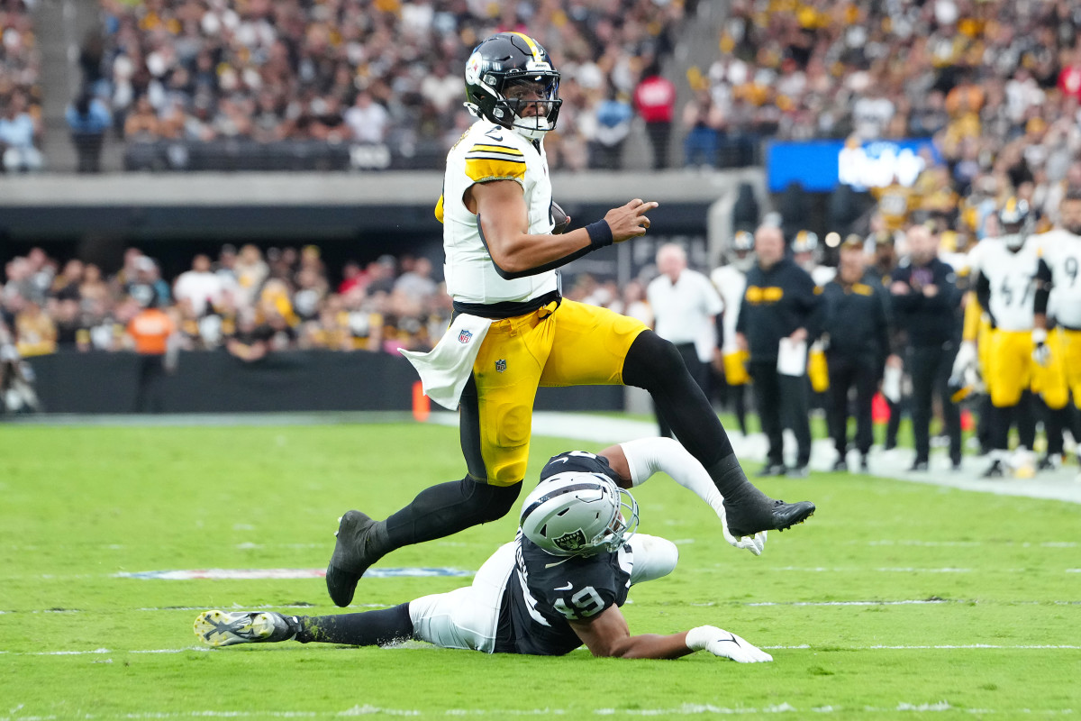Justin Fields Staves Off Russell Wilson in Steelers Win Over Raiders ...