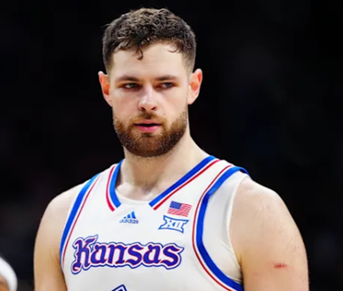 Hunter Dickinson Sends Message to Top Transfer Amid College Basketball Offseason - Athlon Sports