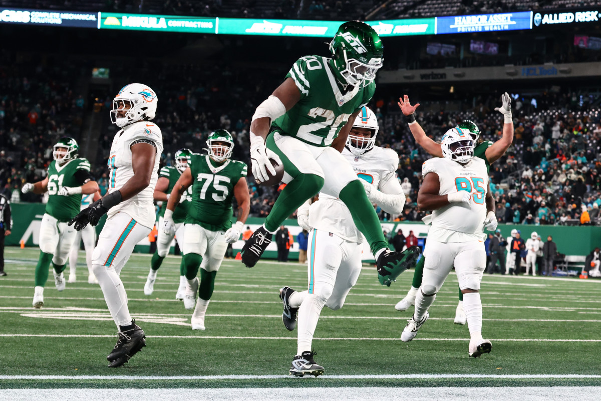 New York Jets' Breece Hall Offers Cryptic Post on Social Media Amid Trade Rumors - Athlon Sports