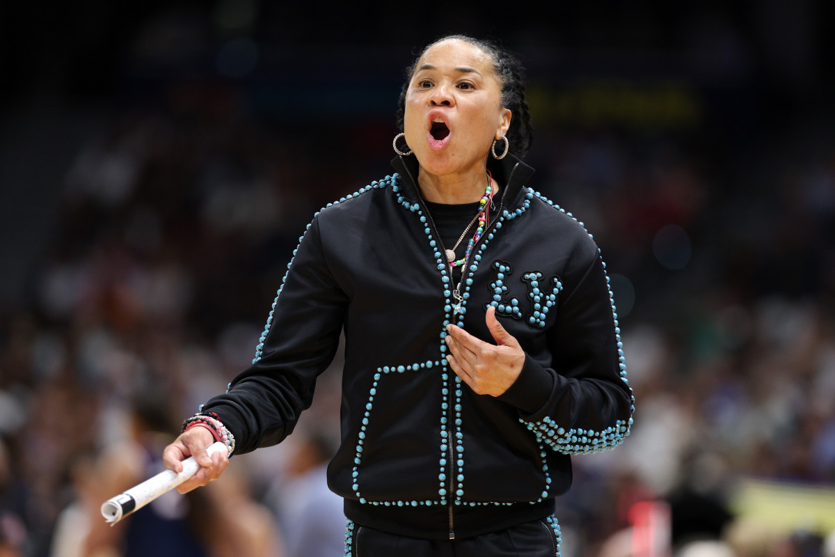 Dawn Staley Sends Clear Message to Incoming South Carolina Transfer - Athlon Sports