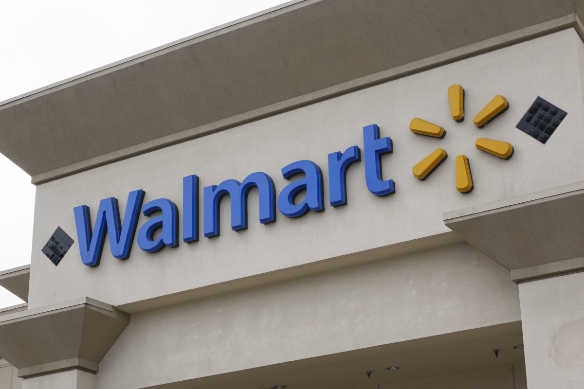 Walmart Selling $200 Smartwatch for $40: 'Extremely Accurate on All ...