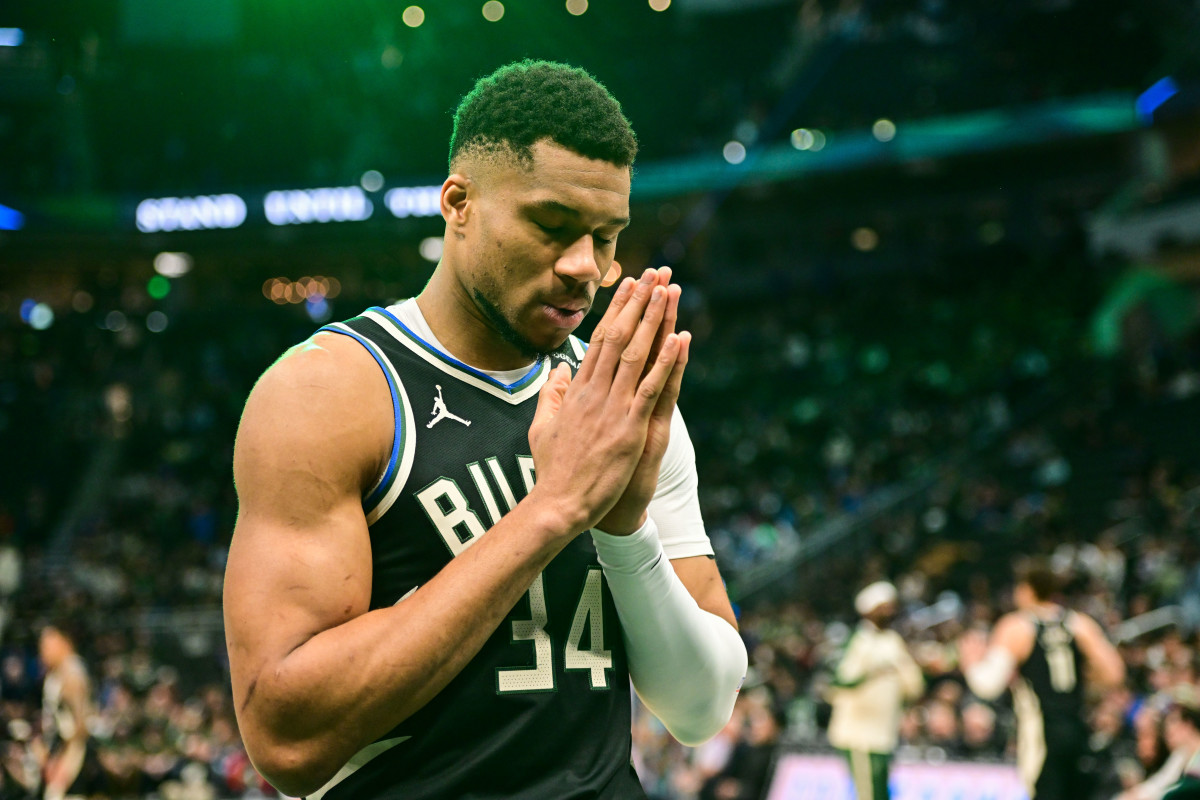 Giannis Antetokounmpo Makes Post After Raptors Trade Report - Athlon Sports