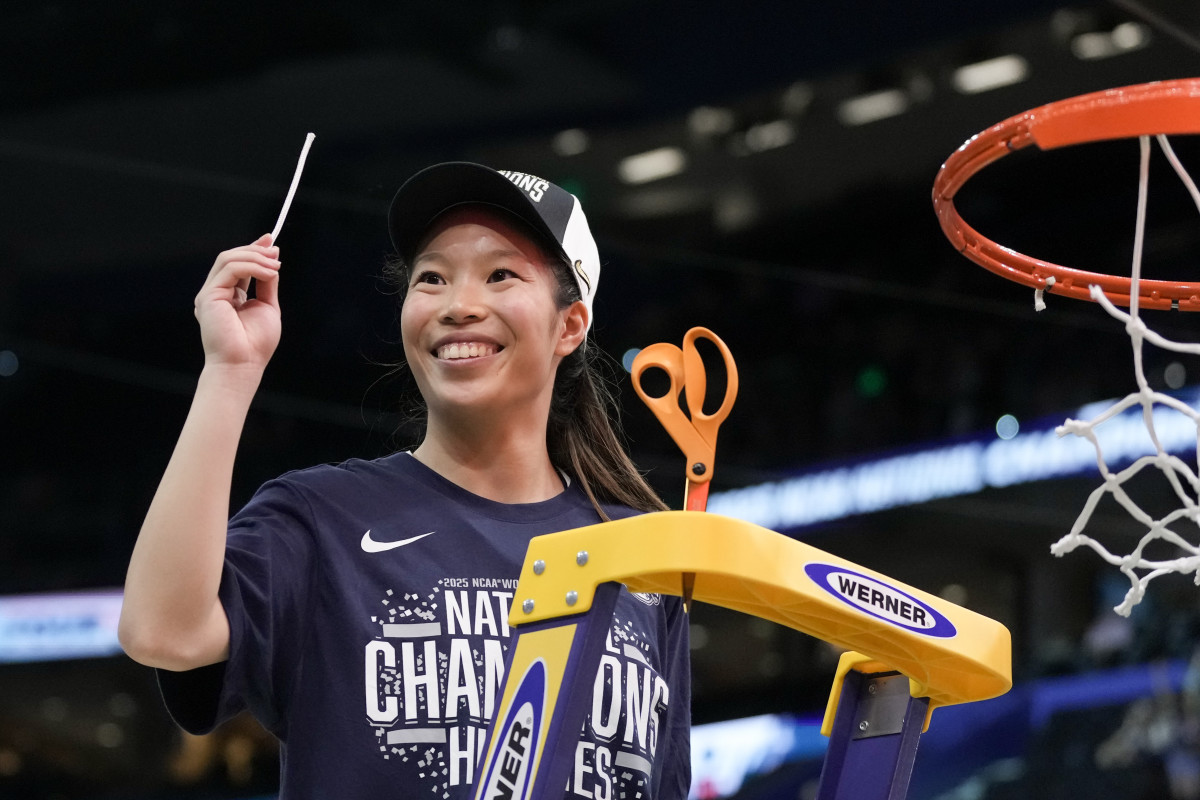 UConn Players Turned Heads Over Kaitlyn Chen’s WNBA Draft Moment ...