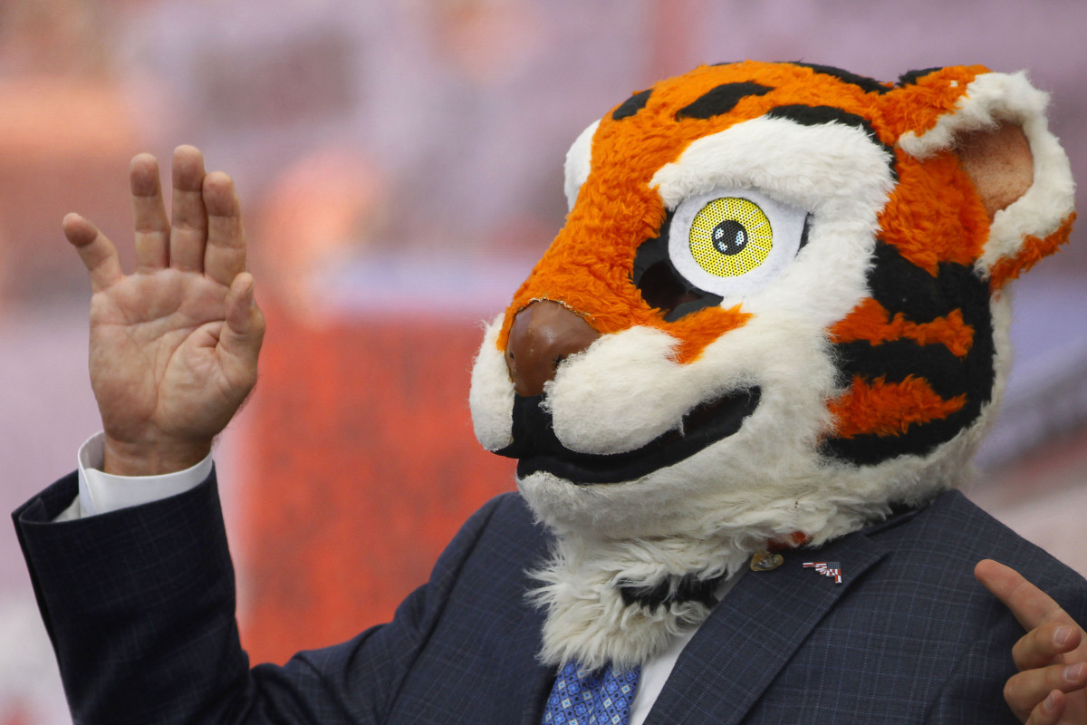 Lee Corso Makes Emotional Decision After Nearly 40 Years on College ...