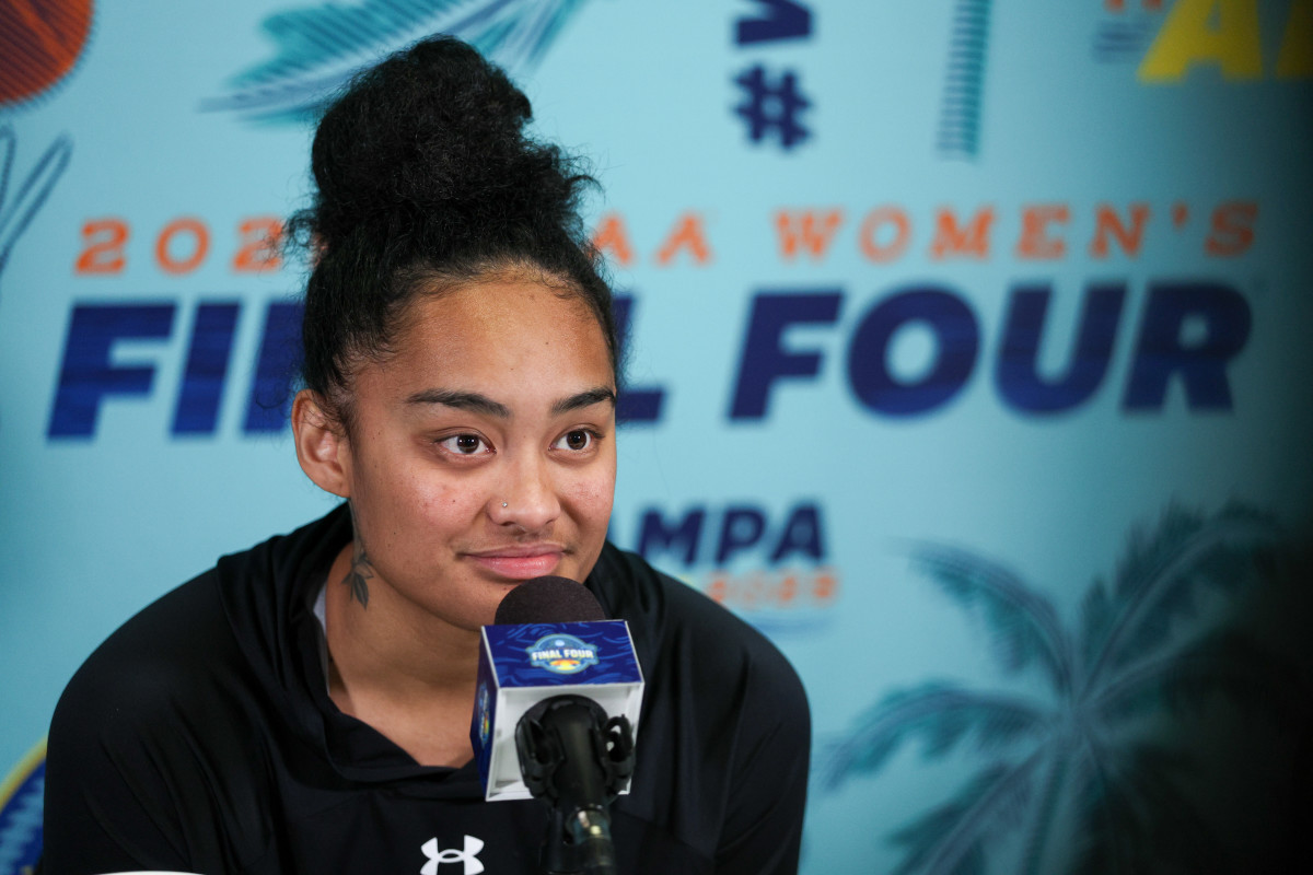 National Championship Award Winner's Outfit Grabs Attention During WNBA Draft - Athlon Sports