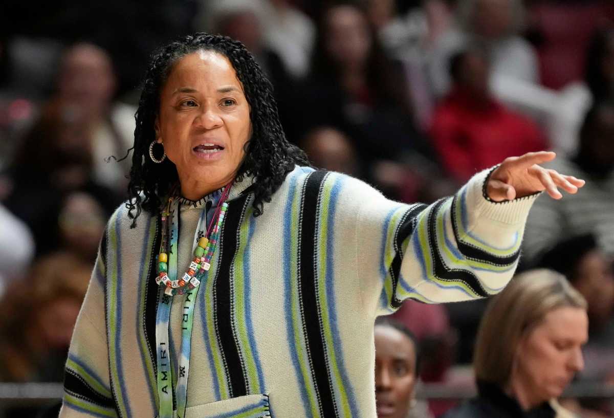 Dawn Staley's Message to Atlanta Dream Star After Chicago Sky Game - Athlon Sports