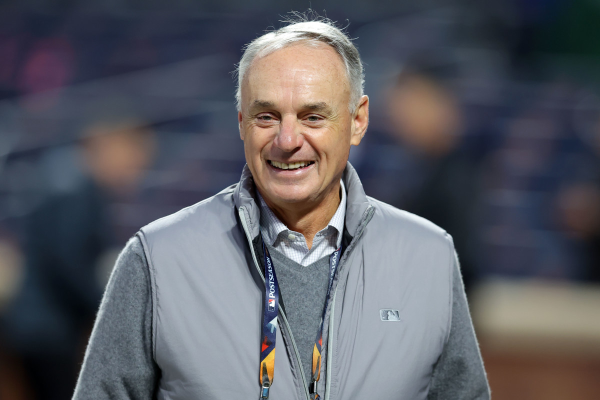 Rob Manfred Sends Message to Dodgers on Lowering Cost for Fans - Athlon ...