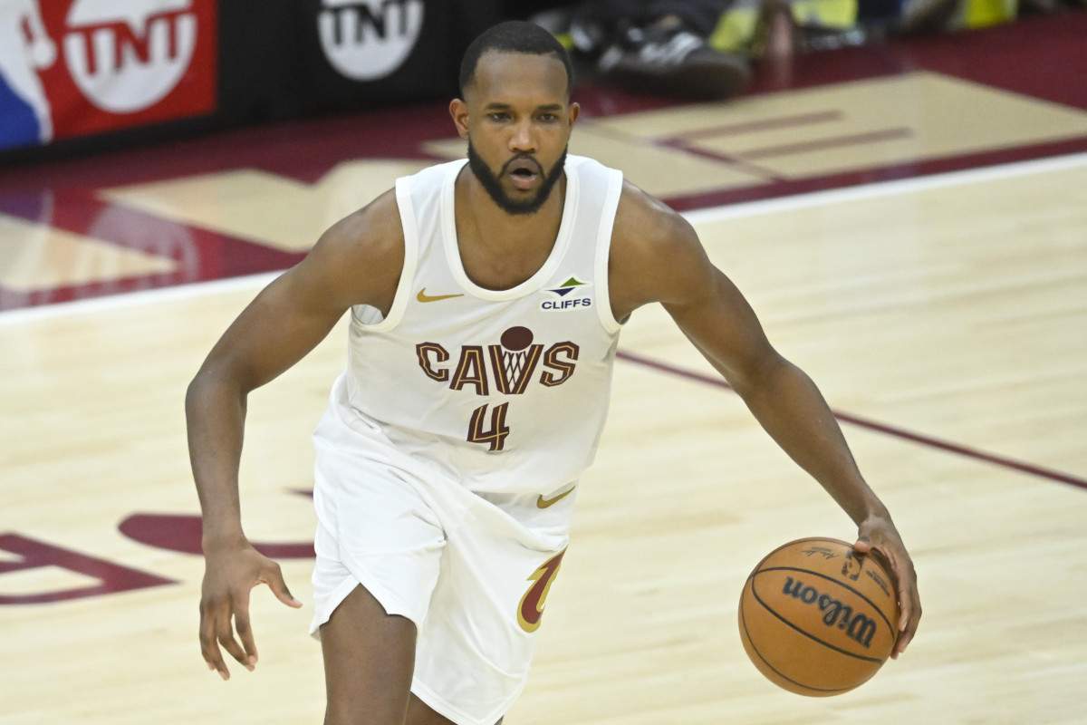 Evan Mobley Beats Out Draymond Green For Major Award - Athlon Sports