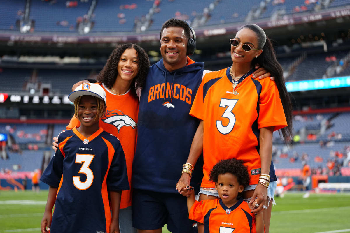 Russell Wilson's Wife Ciara is Trending Over New Photo With Daughter ...