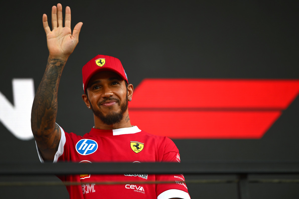 Lewis Hamilton Signs Exclusive Trading Card and Memorabilia Deal With ...