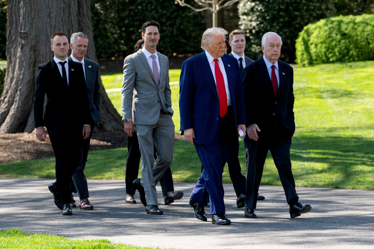 Joey Logano Reveals Details of Trump’s Special White House Closet ...