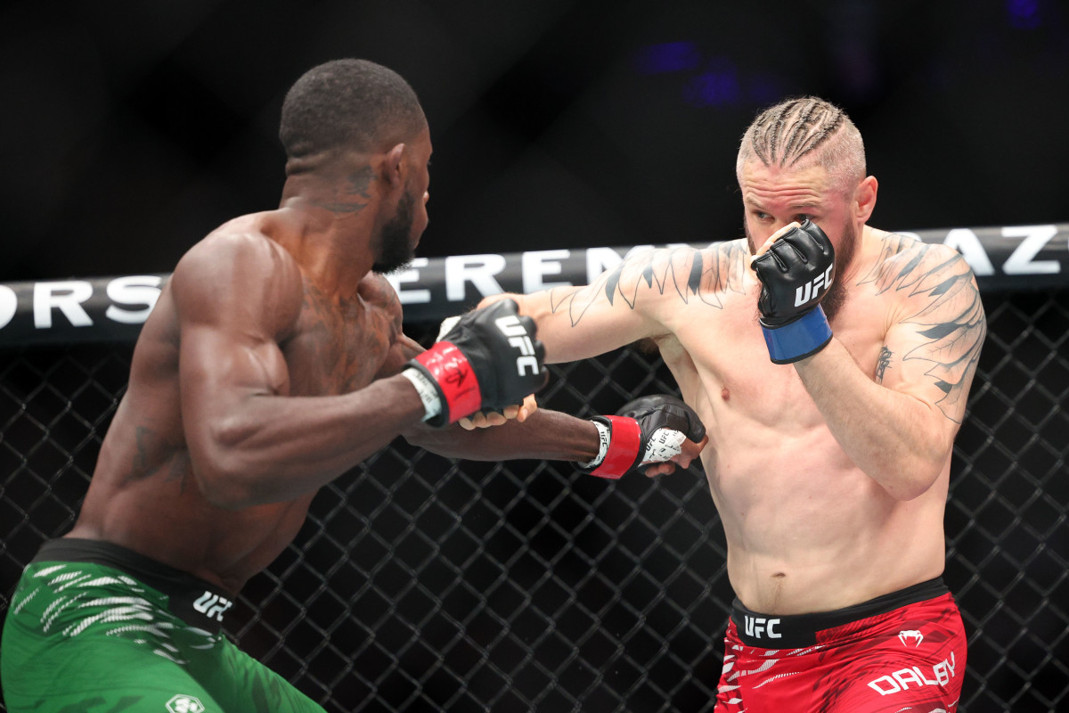 UFC Kansas City Witnesses Insane Single Punch Knockout as Randy Brown ...