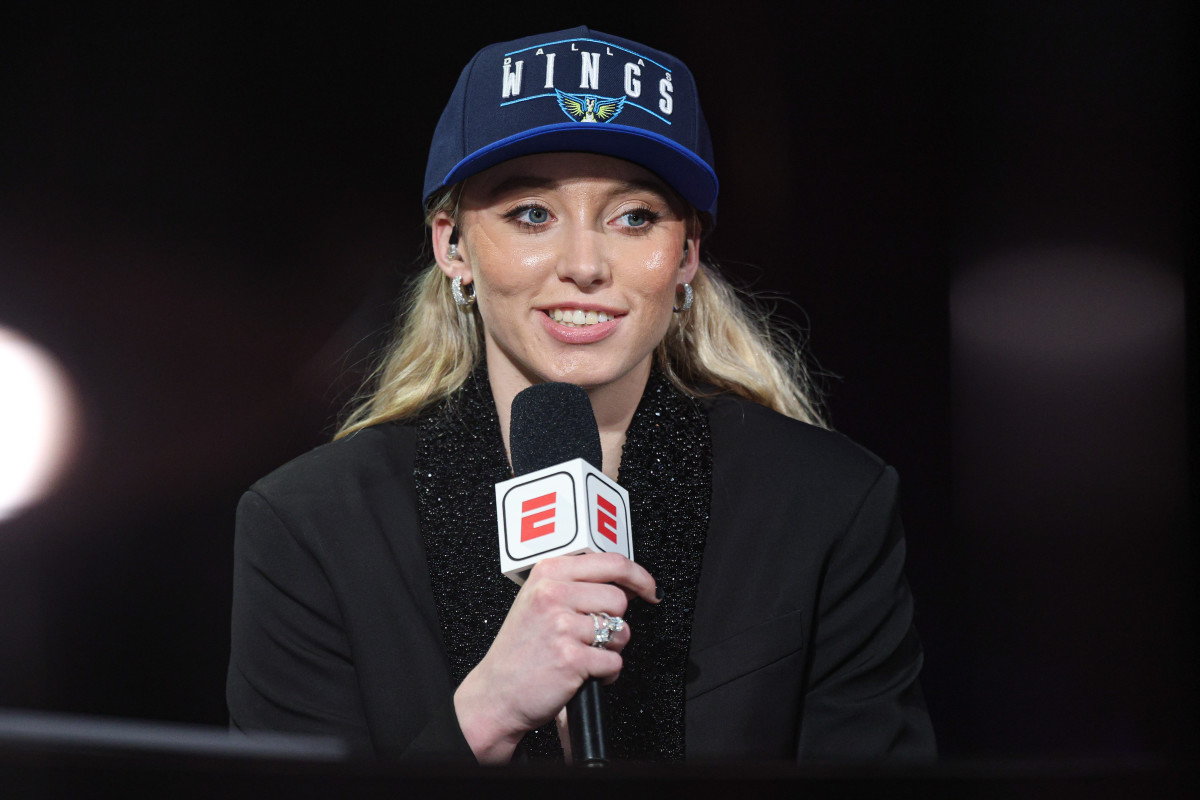 ESPN Makes Historic WNBA Announcement Before Paige Bueckers Debut ...