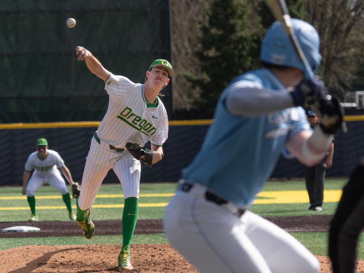 Oregon's 6-foot-11 Pitcher Turns Heads, Becomes Viral Sensation ...