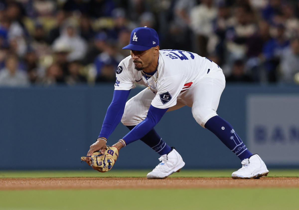 Dodgers' Dave Roberts Makes Mookie Betts Announcement - Athlon Sports