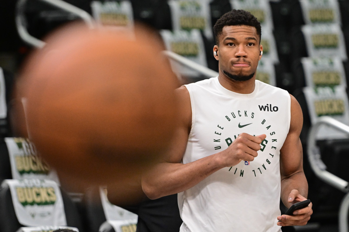 Stage for Potential Bucks Giannis Antetokounmpo Trade Set by NBA Insider - Athlon Sports