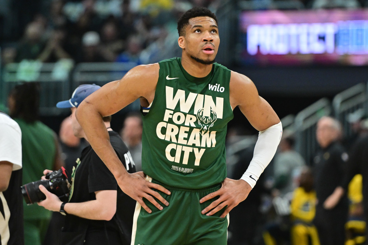 NBA Trade Idea Sends Giannis Antetokounmpo to Mavericks In Three-Team Deal - Athlon Sports